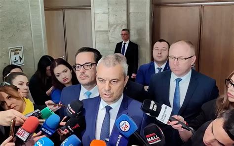 Парламентът забрани трансджендър пропагандата в училищата