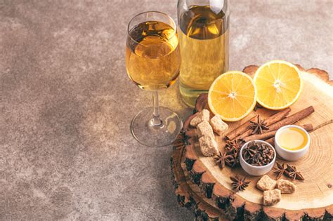 나무 절단 보드에 흰색 Mulled 와인 레시피 재료 감귤에 대한 스톡 사진 및 기타 이미지 감귤 겨울 계절 Istock