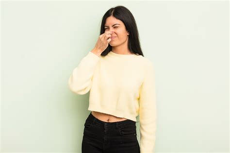 지독한 방귀 냄새 그 원인과 해결법 방귀 냄새가 지독해지는 이유와 건강 관리 방법