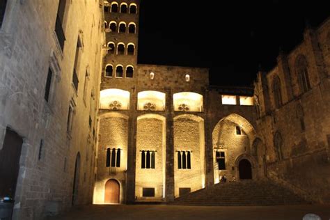 가장소규모야경야간당일예약 소규모니까 가족과 친구와 차분한 낭만산책 가능하죠 줌줌투어 스페인 바르셀로나