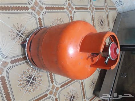 اسطوانة غاز مع منظم و قاعدة بكفراتها حراج