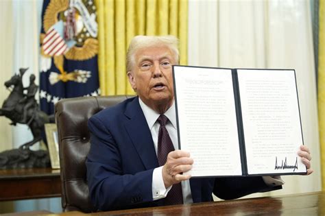 Trump Firma La Orden Ejecutiva Para Imponer Aranceles A México Canadá