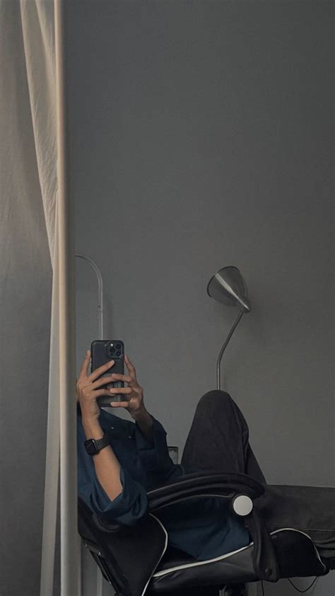 No Face Mirror Selfie