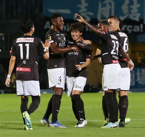 ＜川崎f・鹿島＞前半、ゴールを決め喜ぶ川崎f・脇坂（中）（撮影・西海健太郎） ― スポニチ Sponichi Annex サッカー