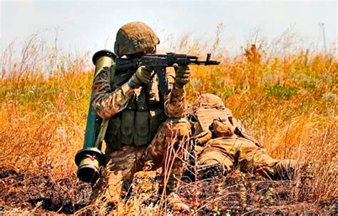 Нужна ли РУКОЯТКА ПЕРЕНОСА ОГНЯ на оружии для реальной ВОЙНЫ ...