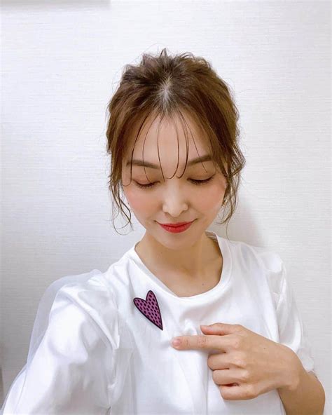 福田典子さんのインスタグラム写真 福田典子instagram「💜💜💜 今日のよじごじdaysは 「大人のたしなみ 花の世界」 お楽しみに☺️🌸 まえがみ」5月2日 12時24分