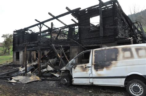 Faits Divers Une Maison Entièrement Détruite Par Un Incendie