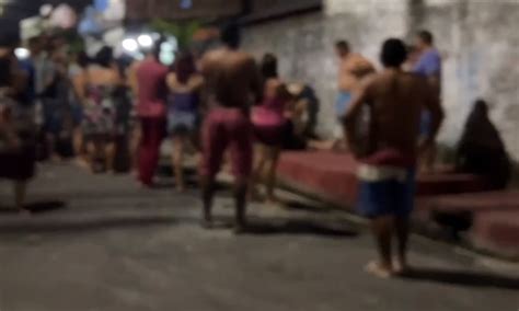 Em Manaus homem é morto por pistoleiro em carro preto