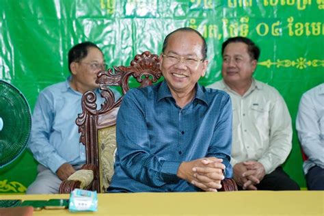 ឯកឧត្តម ម៉ៅ ធនិន អភិបាលនៃគណៈអភិបាលខេត្តកំពត និង ឯកឧត្ត ញ៉ូវ សាឯម ប្រធាន