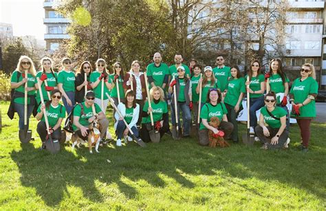 Служители от Системата на Кока Кола засадиха близо 200 дървета в София