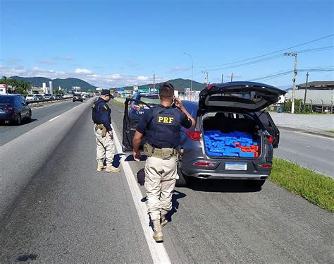 382 quilos de maconha são localizados em veículo clonado na BR 101 em