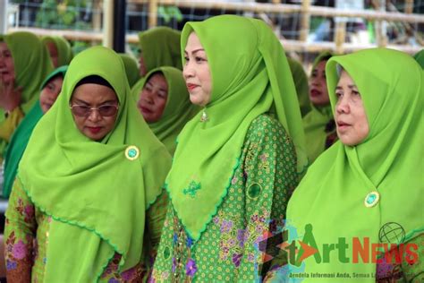 Hadiri Maulid Nabi Eli Mahrani Ajak Kaum Perempuan Saling Bantu