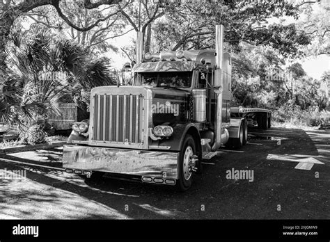 Trucking With Semitruck Vehicle Semi Truck In America Freightliner