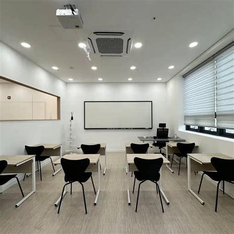 화이트우드톤 단정한 내부 22평 모던 영어학원 인테리어 대구 달서구 월성동