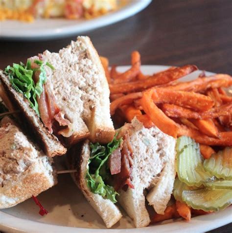 Cindis Ny Deli And Restaurant 11111 N Central Expy Dallas Tx 75243 Usa