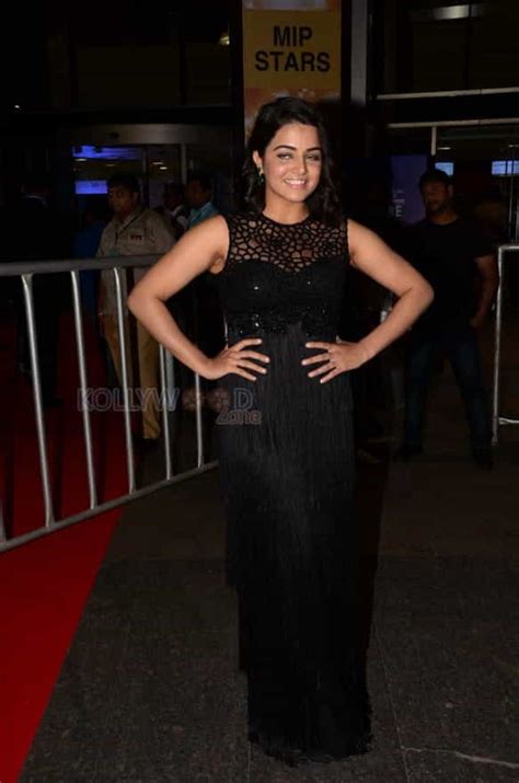 Telugu Actress Wamiqa Gabbi Photos 10 115420 Kollywood Zone