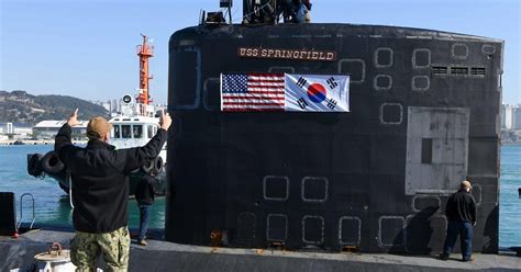 미국 핵잠수함 스프링필드 부산 작전기지 입항…대북 경고