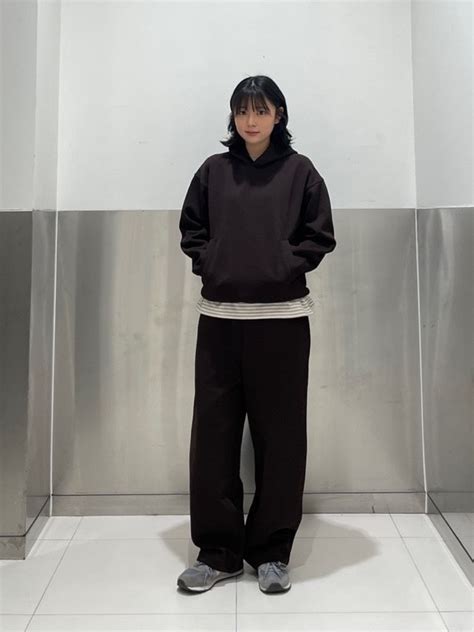 「스웨트와이드팬츠다리길이66~72cm、드로우스트링숄더백」의 착용 스타일링 리스트 Uniqlo