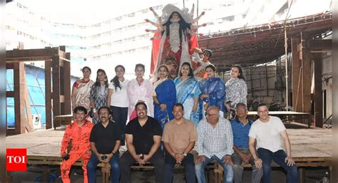 Mumbai Two Durga Puja Pandals In Juhu Santacruz Celebrate 75th