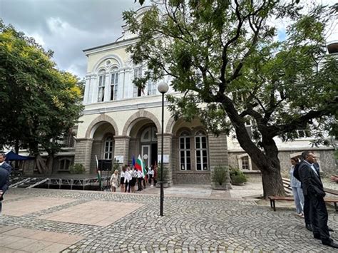 Дългоочакваният ремонт на Хуманитарната гимназия в Пловдив стартира по вода