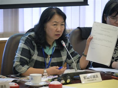 中西區區議會主席鄭麗琼深夜被捕 涉fb轉載警員起底資料 星島日報