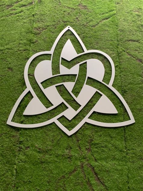 Celtic Sister Knot Outline