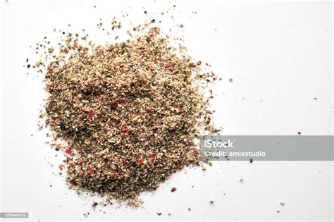 복사 공간 상단 보기로 격리 된 흰색 테이블에 검은 색 빨간색 및 흰색 갈지 후추힙 음식 배경 0명에 대한 스톡 사진 및 기타