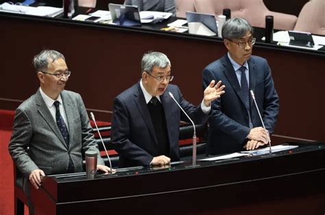 藍委砲火猛烈不給答 陳建仁向韓國瑜求救