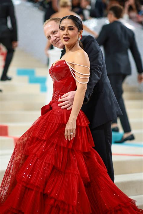 Salma Hayek enseña sus canas y comparte un tip para cubrirlas sin tinte Bien Bonita