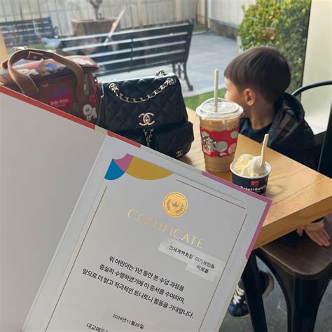 저번 겨울학기에 받은 트니트니 수료증 🏅 마치 1년 내내 아들 데리고 다닌 내게 주는 상장 같더랔ㅋㅋㅋㅋ 😇 오늘은 벌써 봄학기 수업 신청하는 날 유독 경쟁 치열한 아기새