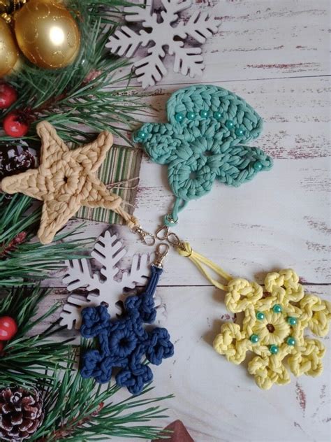 Брелки для сумок и рюкзаков из трикотажной пряжи на карабинах