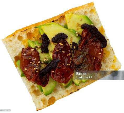 구운 피망과 무화과 잼을 곁들인 바게트에 아보카도 샌드위치 0명에 대한 스톡 사진 및 기타 이미지 0명 건강한 식생활 그릇 Istock