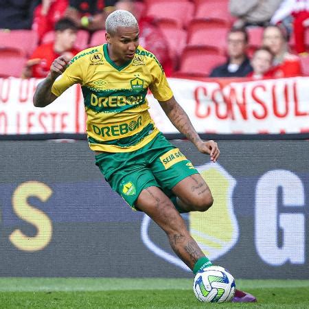 Deyverson ironiza após gol da vitória Obrigado aos que lutam contra