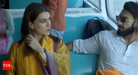Ranveer Singh Kriti Sanon Manish Malhotra Offer Prayers At Kashi Vishwanath Temple Hindi