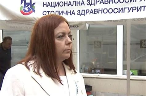 Служители на Здравната каса от цялата страна излизат на протест видео