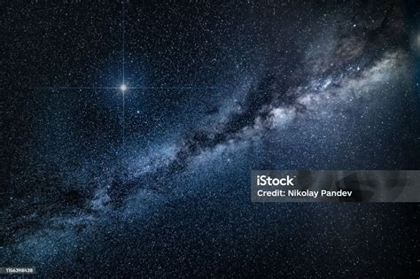 놀라운 스파이크 빛나는 행운의 별과 은하수 은하 배경 스톡 이미지 별에 대한 스톡 사진 및 기타 이미지 별 별 모양 우주 Istock