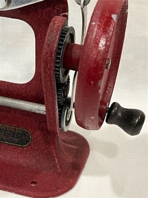 Vintage Stitch Mistress Hand Crank Toy Sewing Machine 4588950682