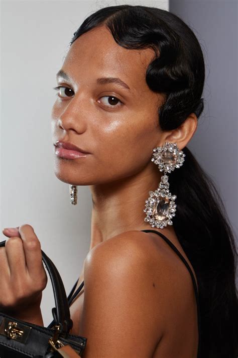 詹巴迪斯塔瓦利 Giambattista Valli 2023春夏高级成衣秀 后台妆容 Paris Spring 2023 天天时装