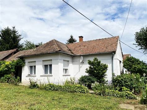 A Kis Balaton nyugati partján Zalaszabarban takaros parasztház eladó