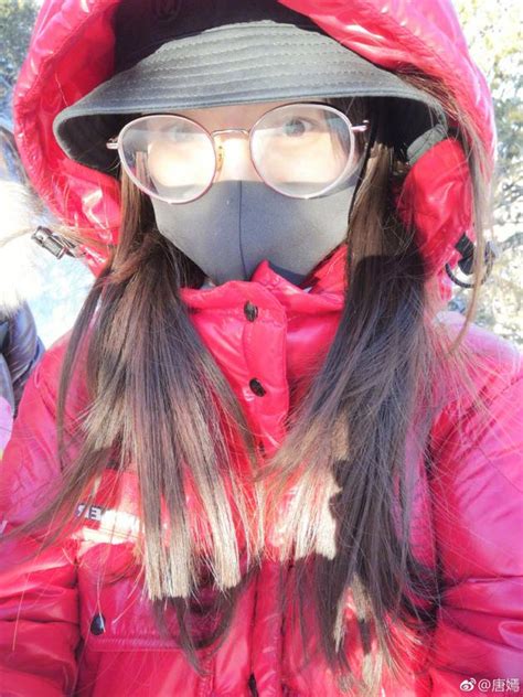 唐嫣晒自拍穿红衣喜气洋洋 包裹严实大眼吸睛娱乐环球网