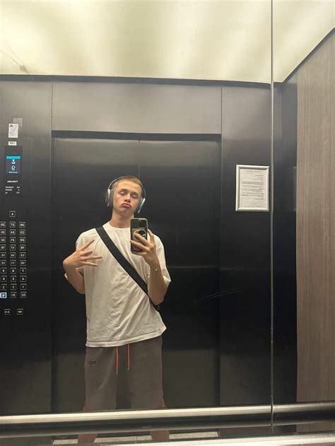 Pin di Su su leon kemstach nel 2024