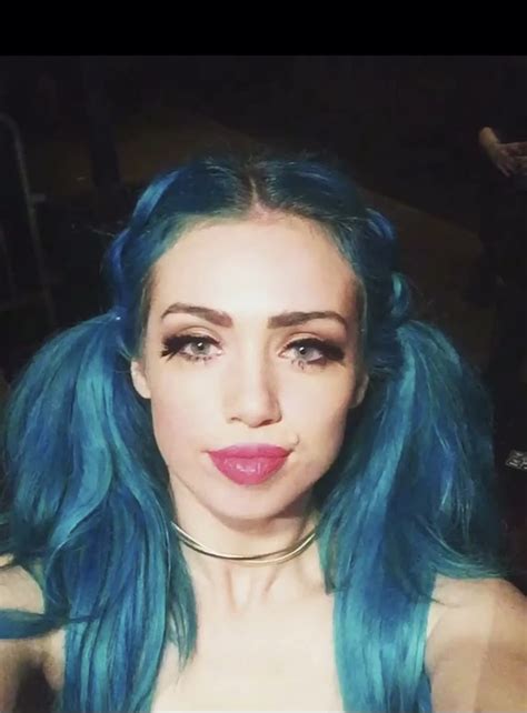 She Loves Showing Off Her Sexy Body Rskyesweetnam