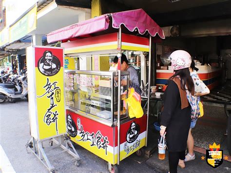 台南｜低調無店名的紅豆餅，擺攤10多年，料多飽滿一咬就爆餡 輕旅行
