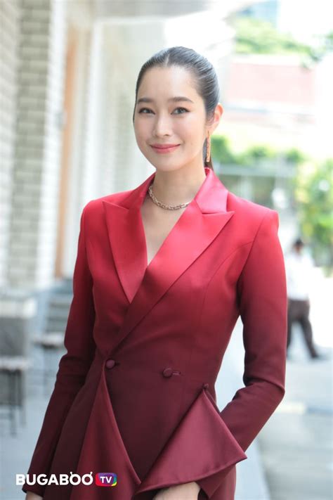 คลังภาพซุปตาร์ ฐิสา วริฏฐิสา เปิดลุคชุดสีแดงสวยจึ้ง พิธีบวงสรวงละคร