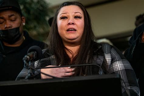 Video Shows Minn Officer Grabbing Phone From Daunte Wrights Mother As