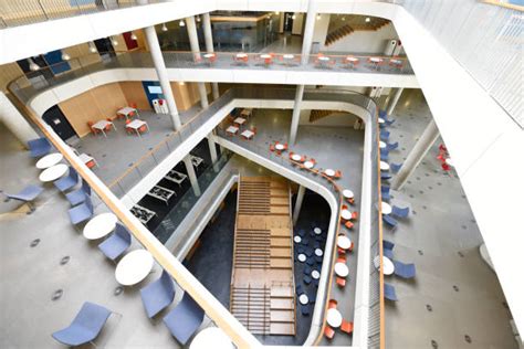 Atrium Bangunan Foto Stok Potret And Gambar Bebas Royalti Istock