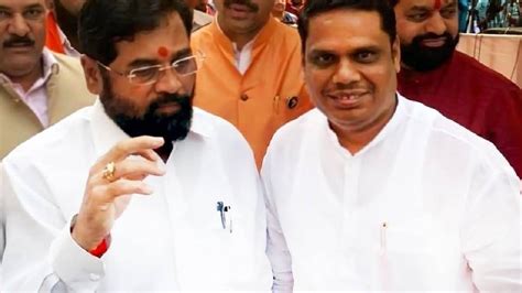 उद्धव ठाकरे यांना मोठा झटका जिल्हाप्रमुखांच्या बैठकी आधीच