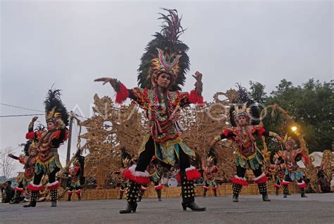 Pentas Seni Festival Lima Gunung XXII ANTARA Foto