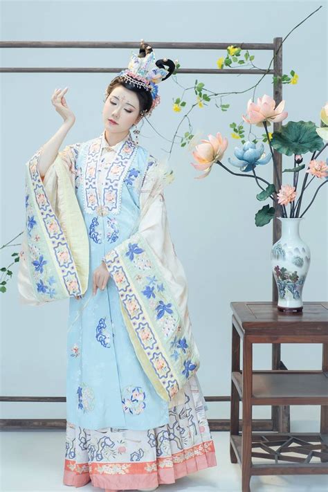 Pin oleh ily zhang di Coser Tình Tình 晴晴