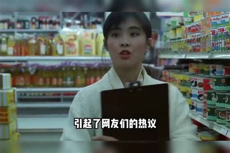 56岁王祖贤在国外超市购物，打扮朴素低调排队，至今仍是单身一人
